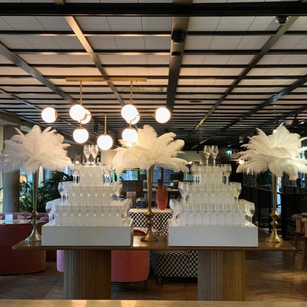 Champagnepyramid vit