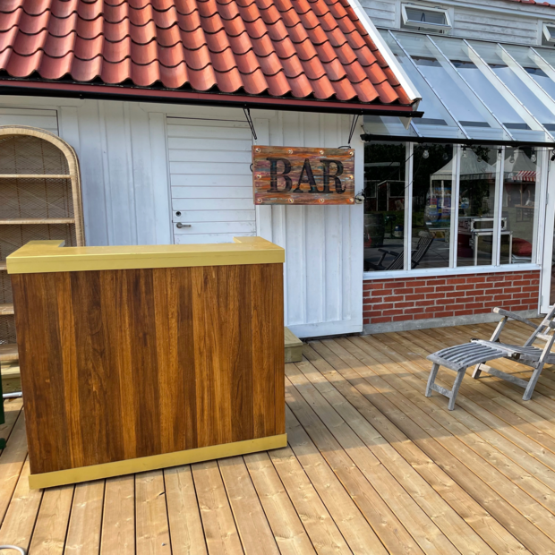hyra bardisk med träfront - rentevent